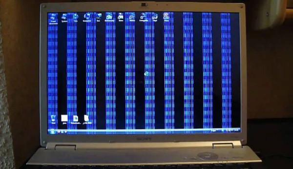 Sửa màn hình laptop bị sọc hết bao nhiêu tiền? Có đắt không?