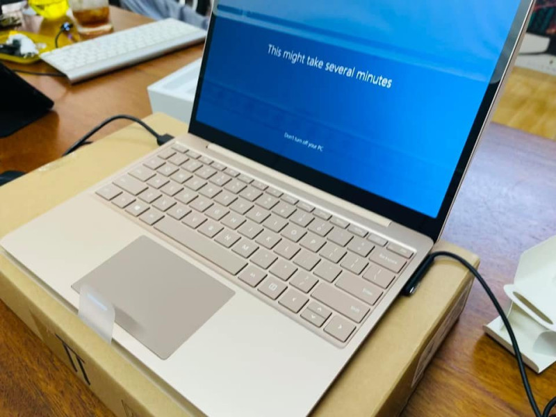 Surface Laptop GO Ice Blue Core i5 8g 128g new fullbox