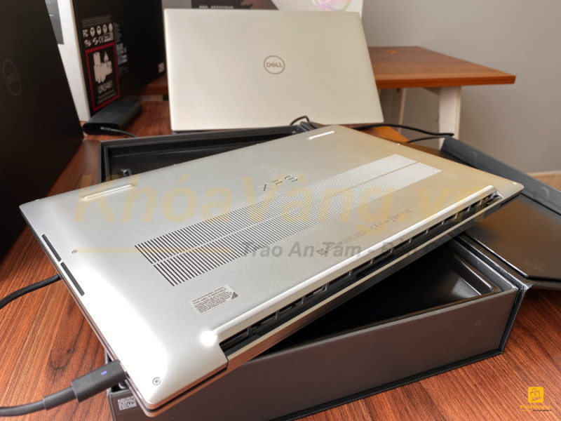 Dell XPS 17 9700 Core i7 GTX1650 Ti new 100% fullbox