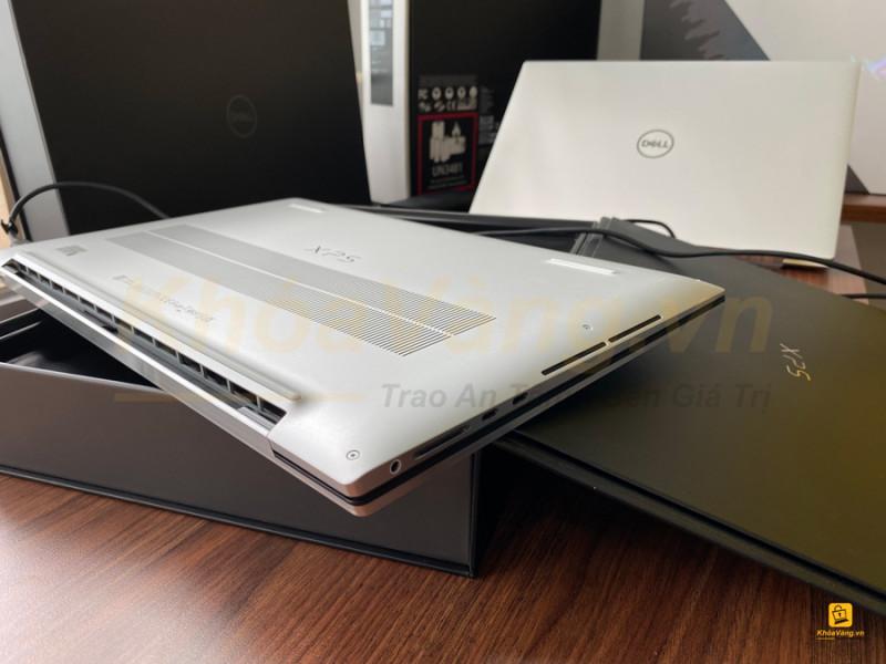 Dell XPS 17 9700 Core i7 GTX1650 Ti new 100% fullbox